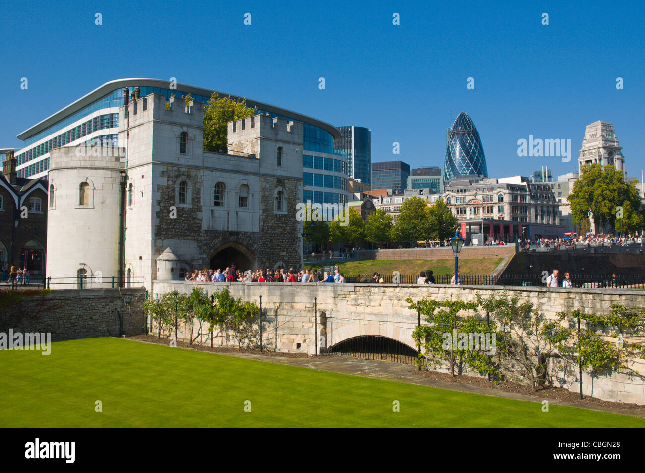 Gates to Tower of London with views to the City from Tower Hill area ...