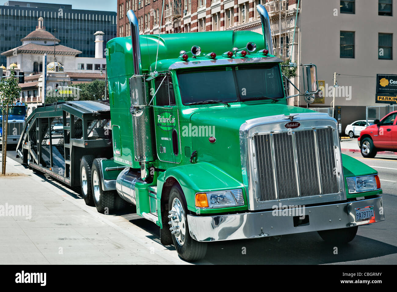 Big green rig Stock Photo - Alamy