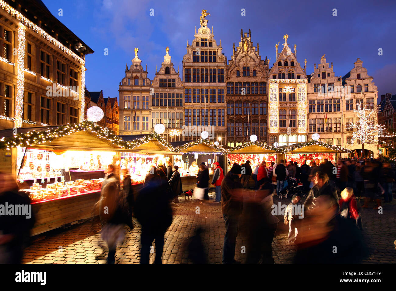 Christmas market in the old town, on the Grote Markt square of Antwerp ...
