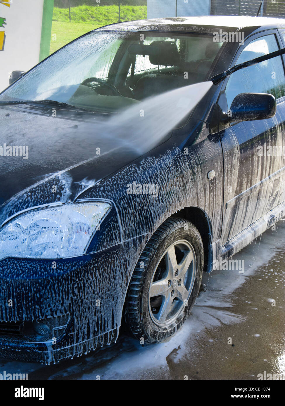 Jet washing a car Stock Photo - Alamy