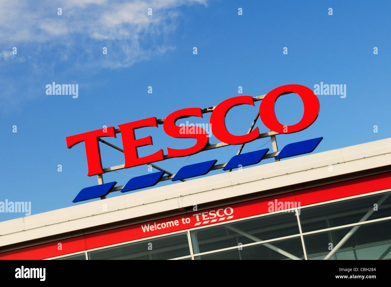 Uk tesco sign hi-res stock photography and images - Alamy