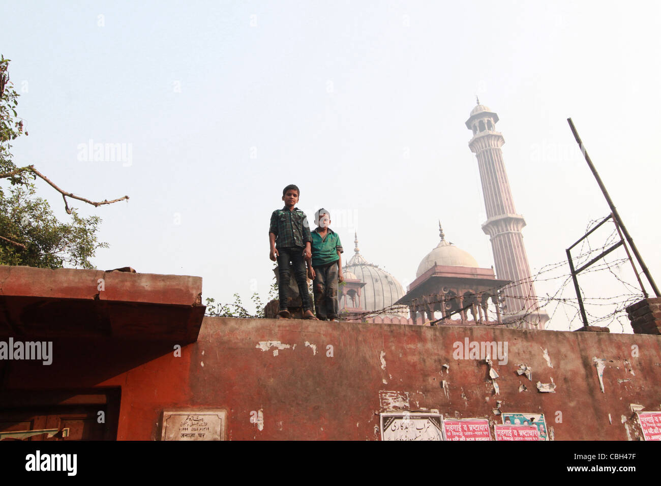 two street boys standing on the wall of jama masjid Stock Photo - Alamy