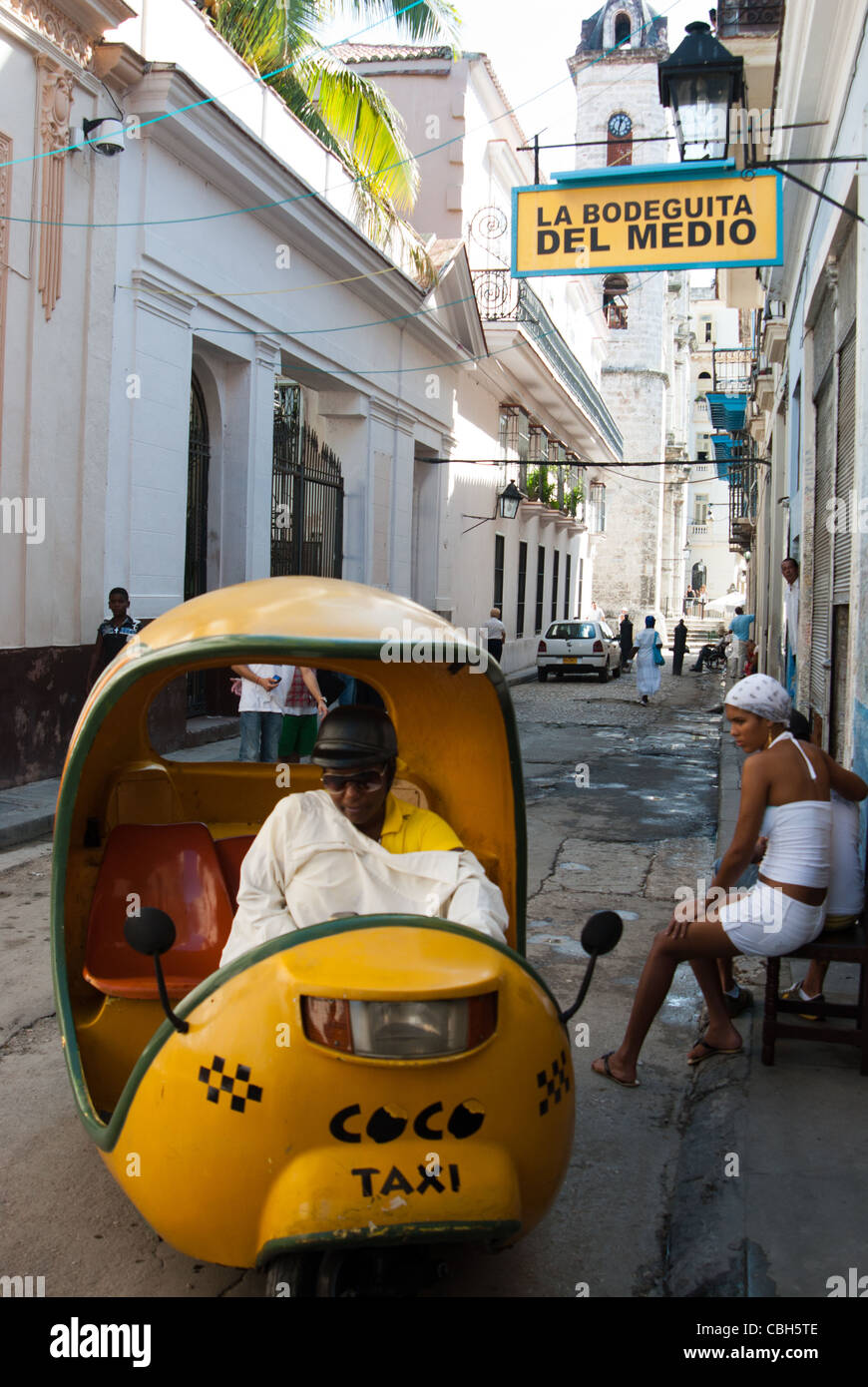 Cuba cocotaxi hi-res stock photography and images - Alamy