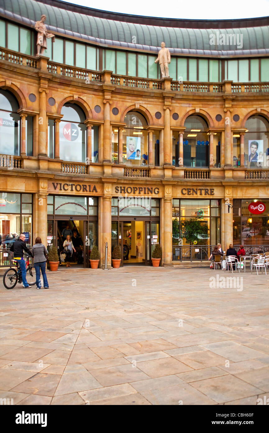 Victoria Shopping Centre High Resolution Stock Photography and Images ...
