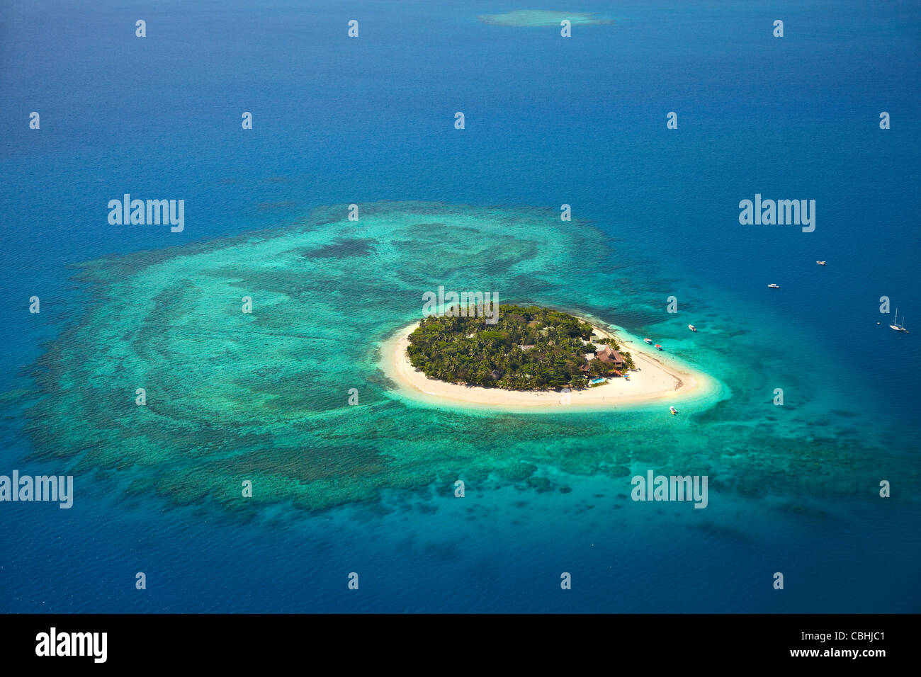 Aerial view beachcomber island fiji hi-res stock photography and images ...