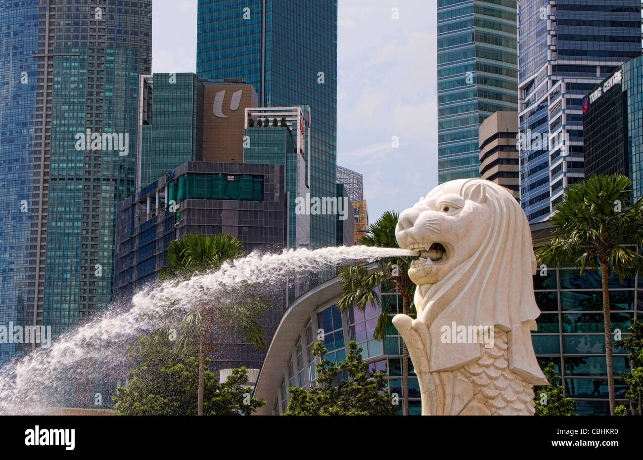 The famous Merlion statue with the modern skyline of downtown Singapore ...