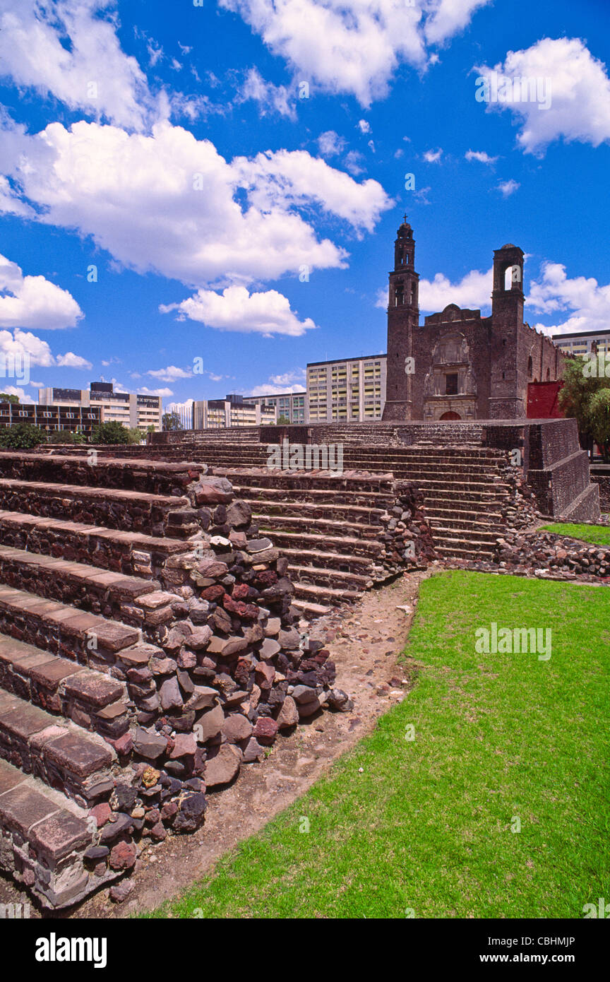 Plaza of Three Cultures with remains of an Aztec temple, Santiago de ...