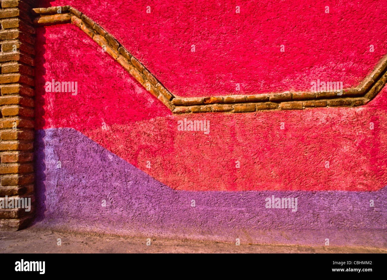 Purple adobe wall hi-res stock photography and images - Alamy
