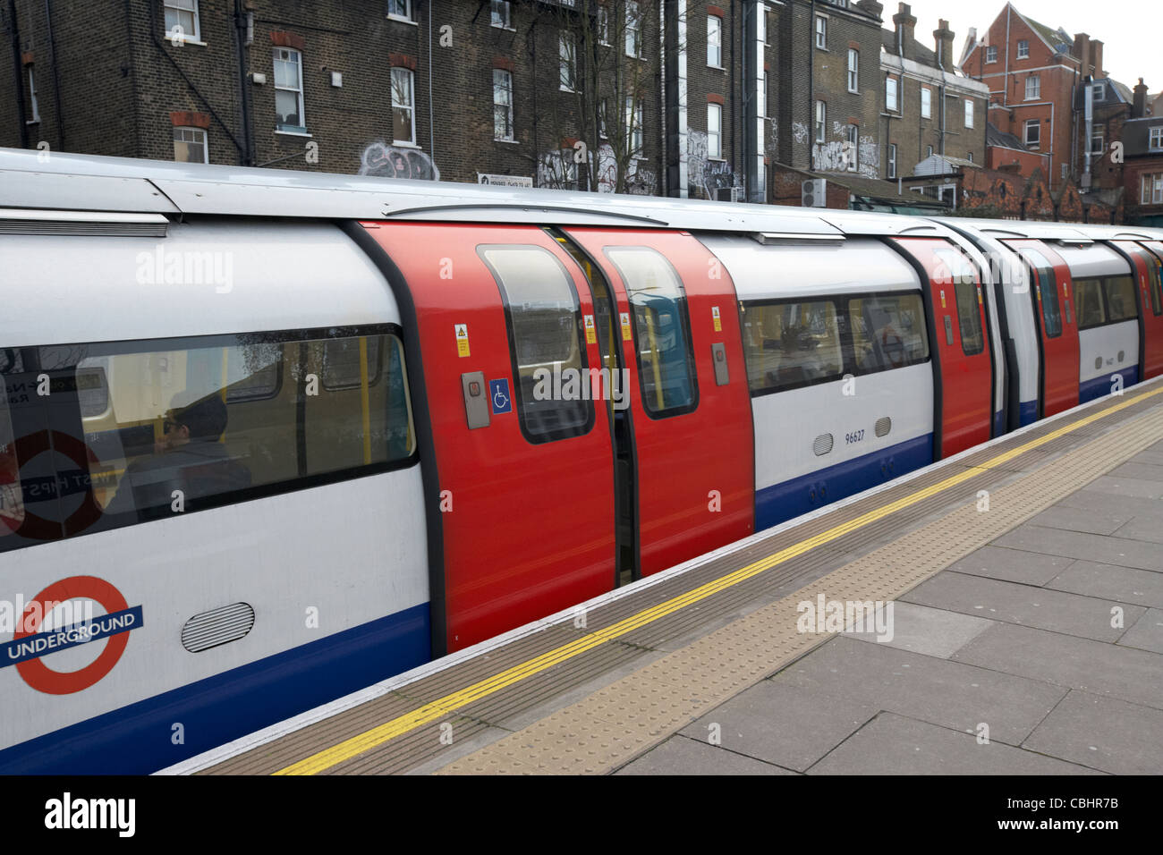 Train doors closing High Resolution Stock Photography and Images - Alamy