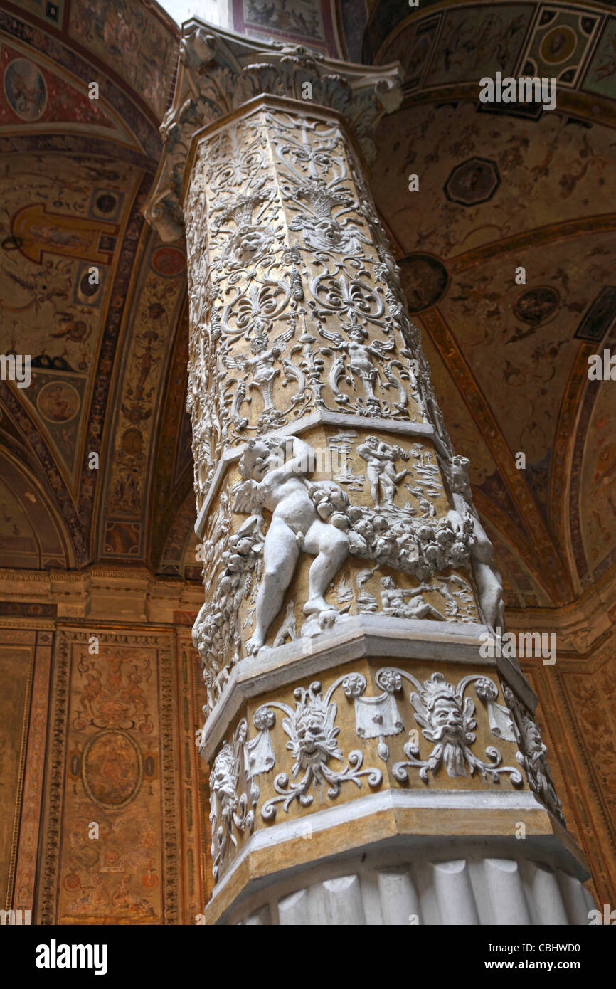 Decorated column in the entrance hall of Palazzo Vecchio, Florence ...