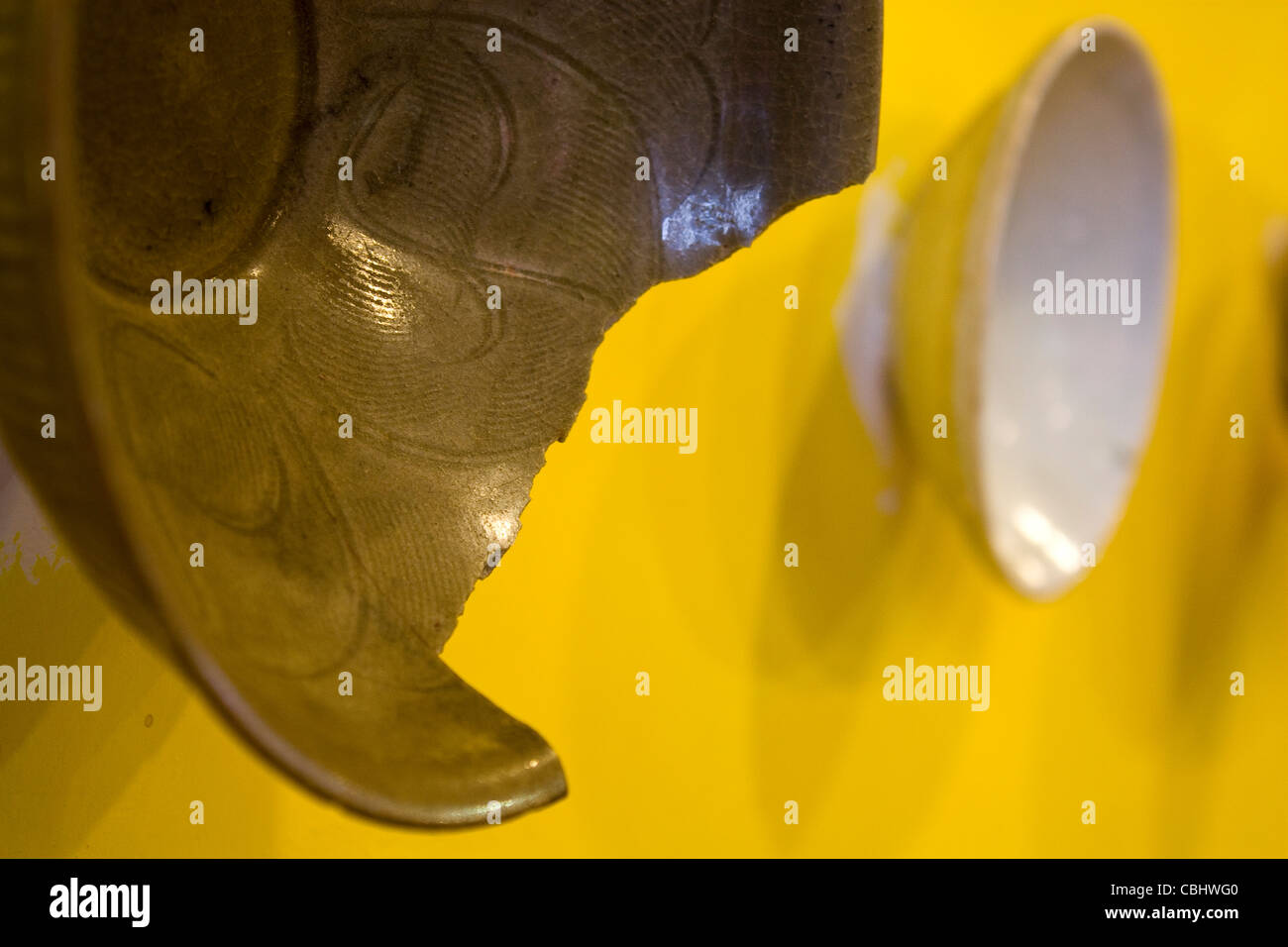Broken bowl hi-res stock photography and images - Alamy