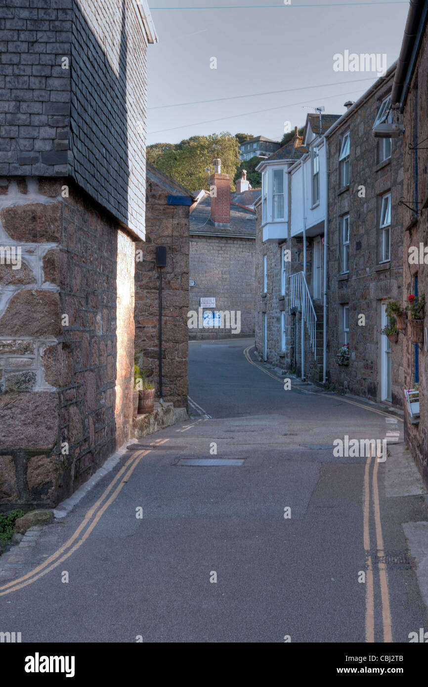 A narrow street in a small town in the coastal region of Cornwall Stock ...