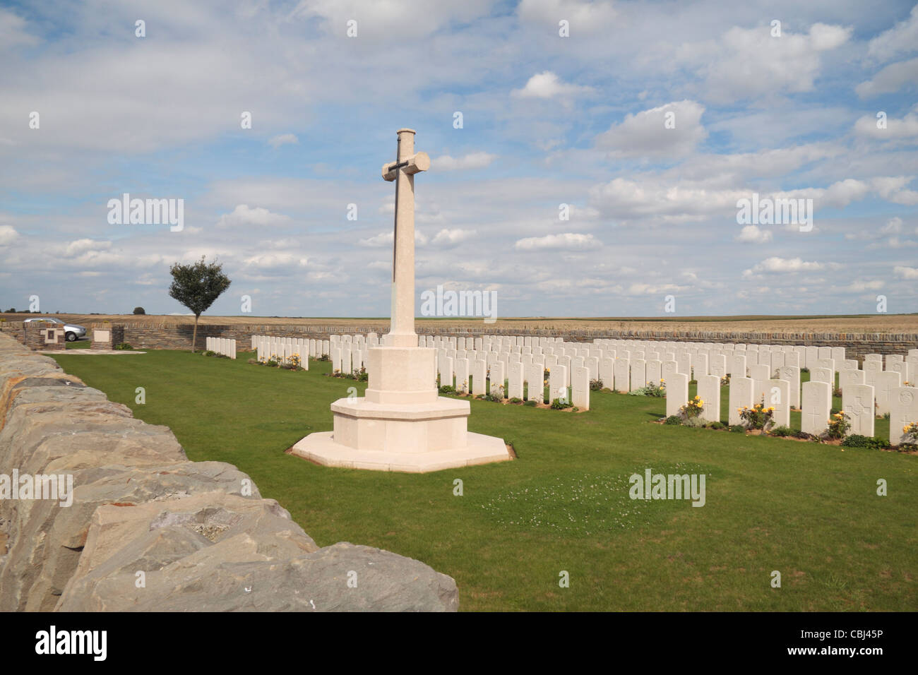 The Cross of Sacrifice and headstones in the CWGC Ontario Canadian ...
