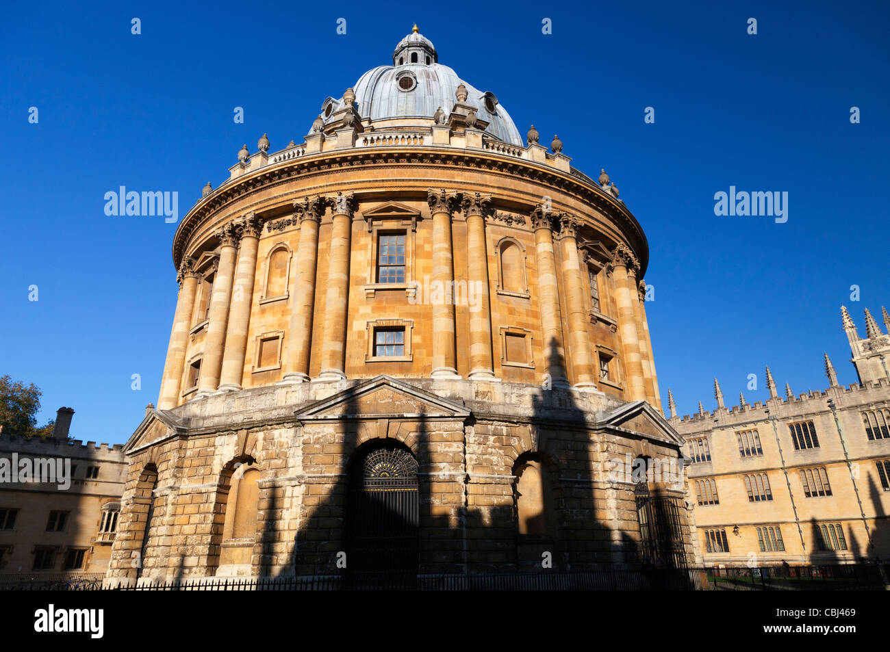 Radcliffe Square Oxford, Autumn morning 3 Stock Photo - Alamy