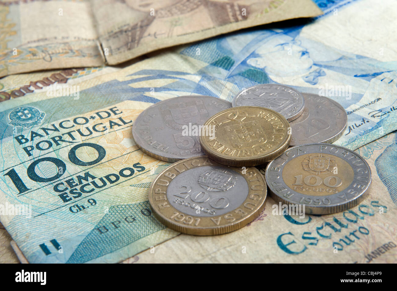 Portuguese Escudo bills and coins Stock Photo - Alamy