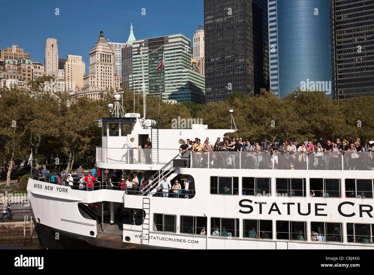 Statue of liberty with passenger boat hi-res stock photography and images - Alamy