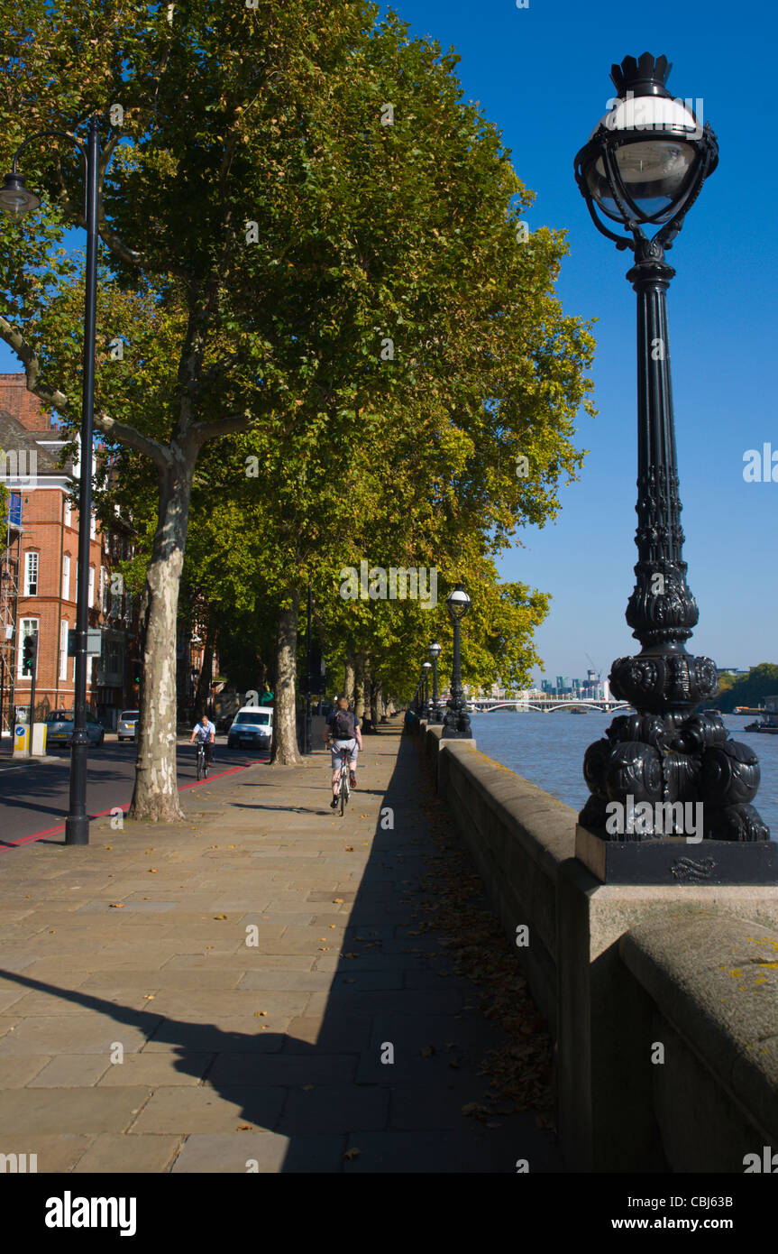 Chelsea embankment hi-res stock photography and images - Alamy