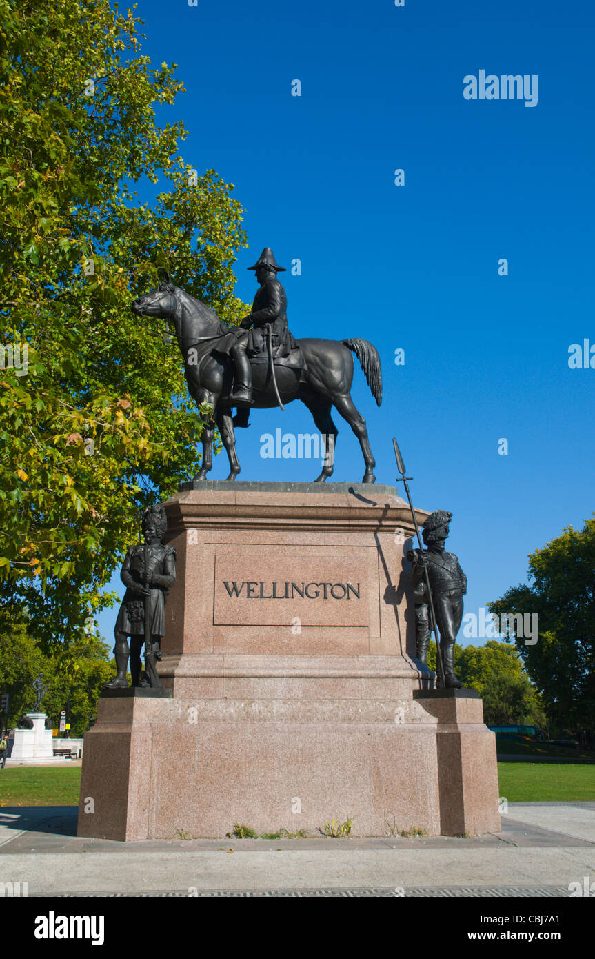 Equestrian statue of Duke of Wellington at Hyde Park Corner central ...