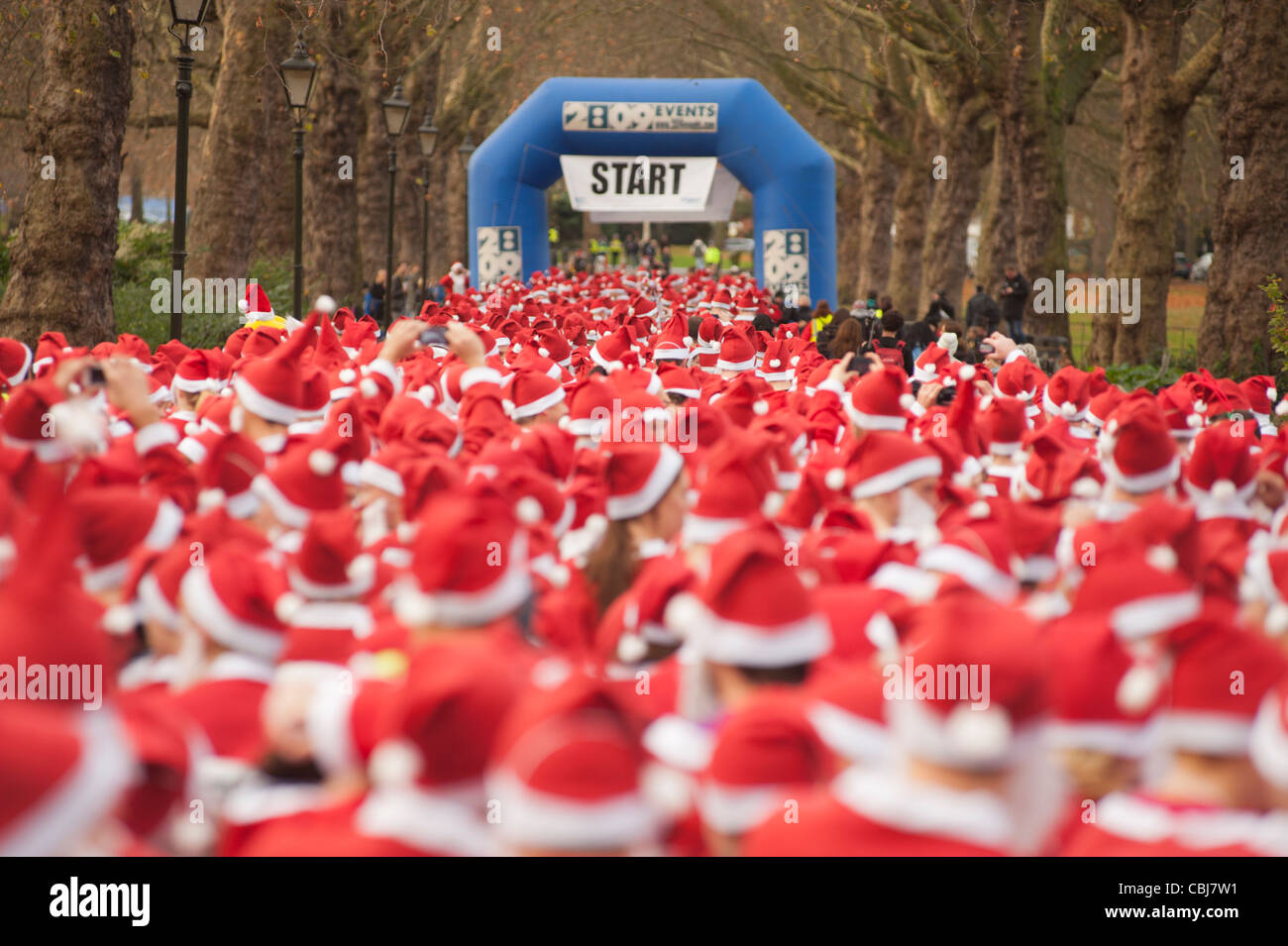 Santa london race hi-res stock photography and images - Alamy