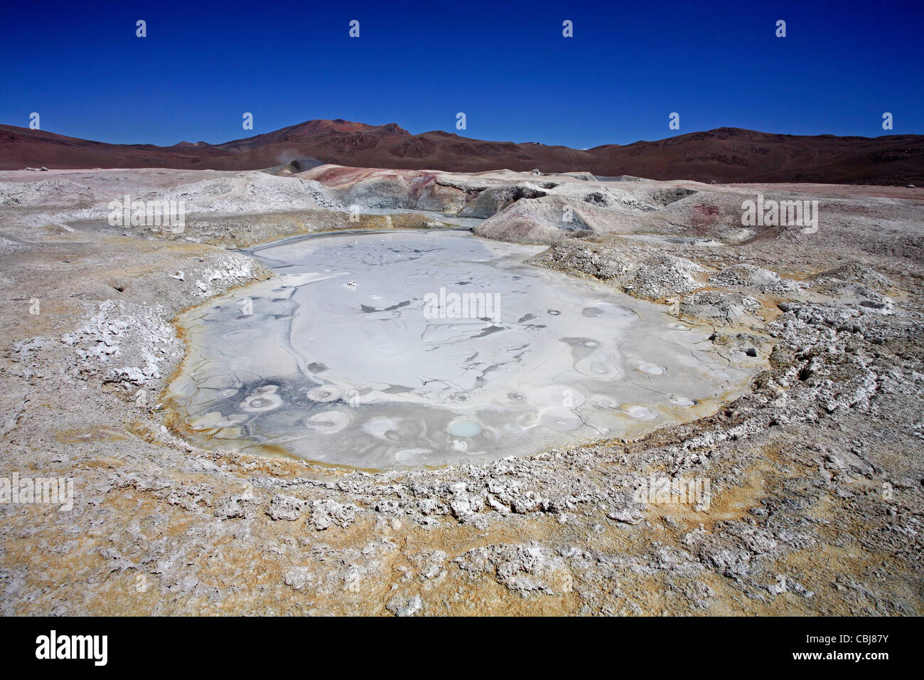 Boiling mud pool and hot spring in geothermal volcanic field Sol de ...