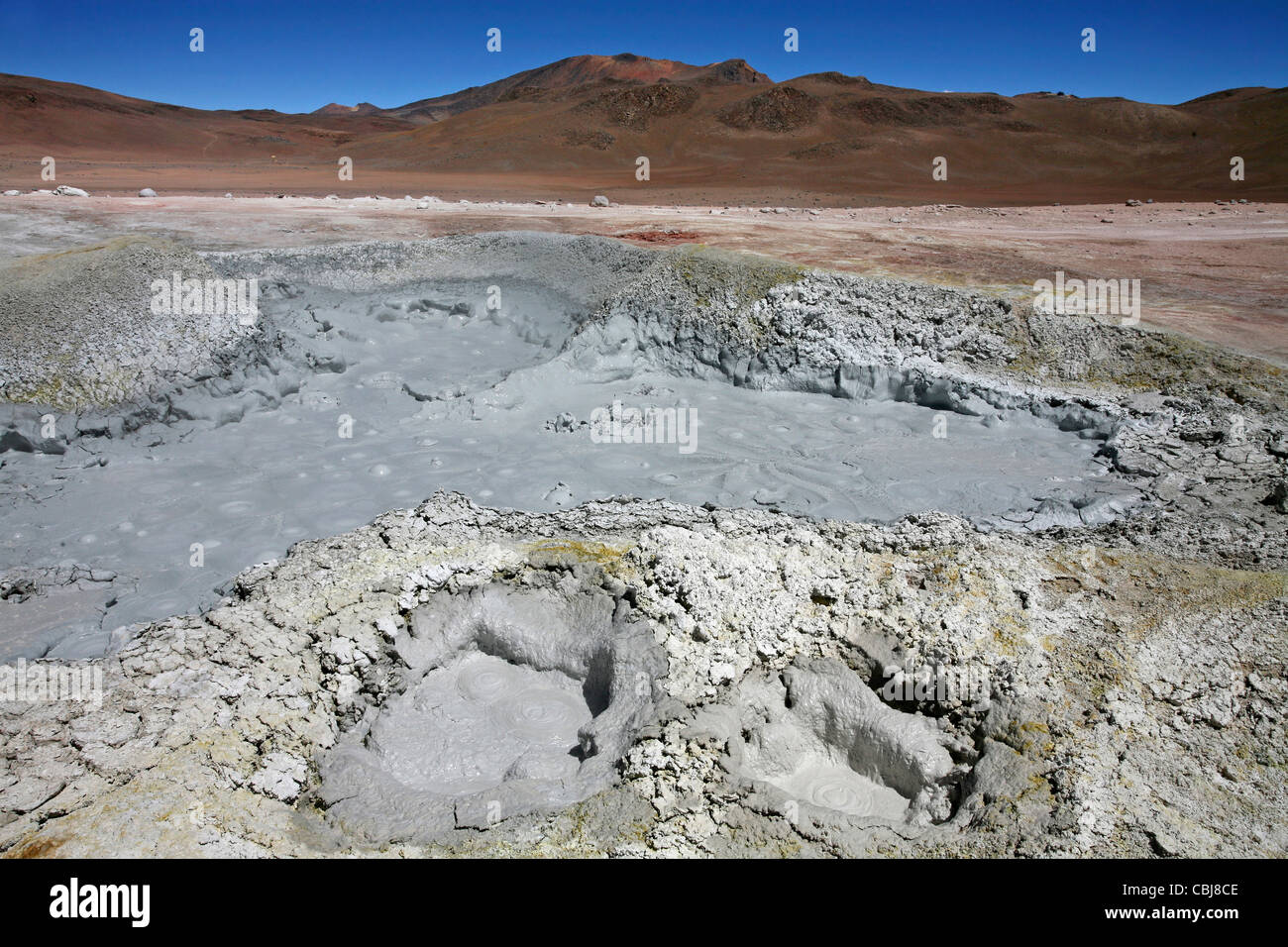 Boiling mud pools and hot springs in geothermal volcanic field Sol de ...