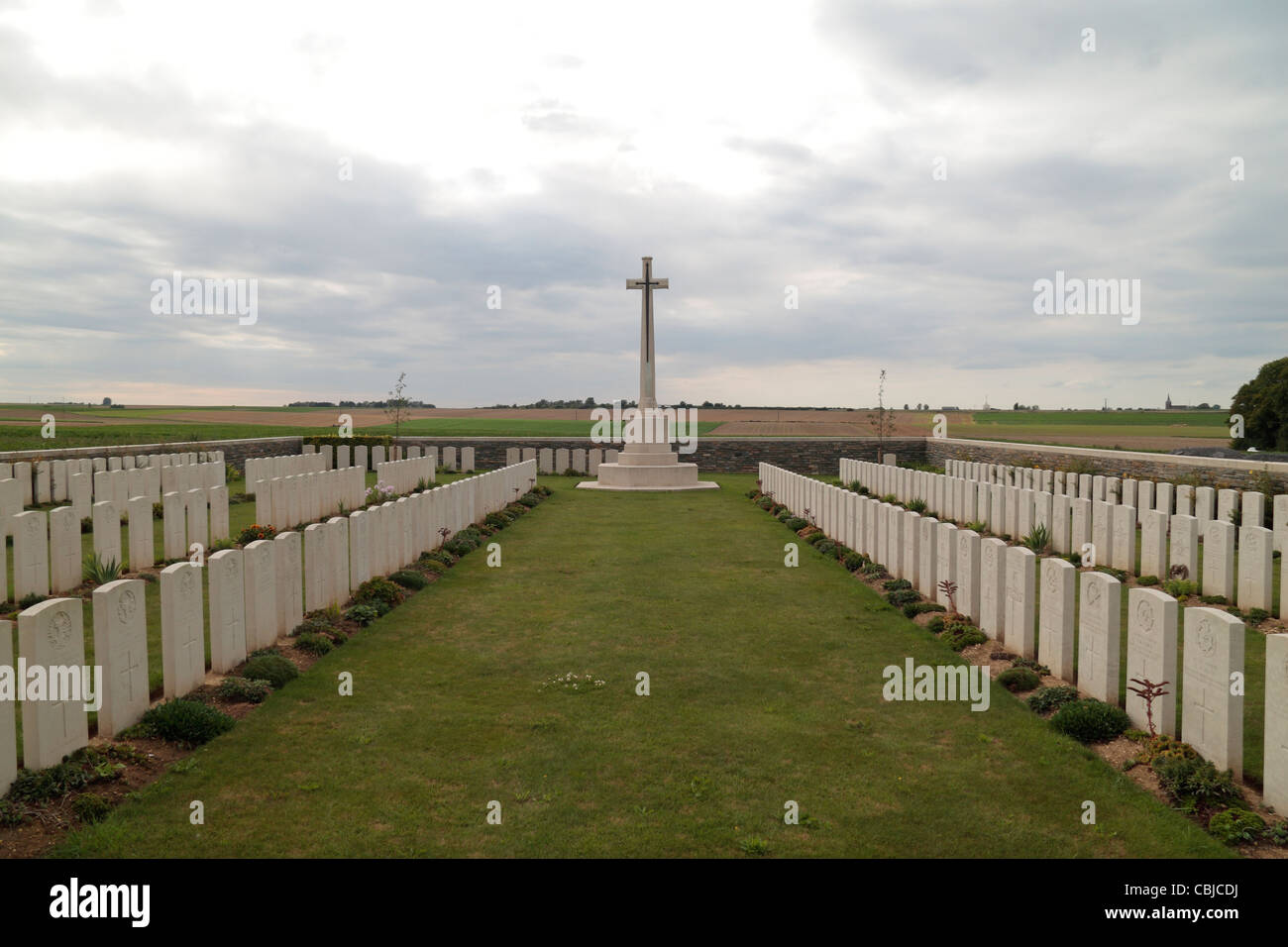 General view of the Cross of Sacrifice & headstones in the CWGC Orival ...