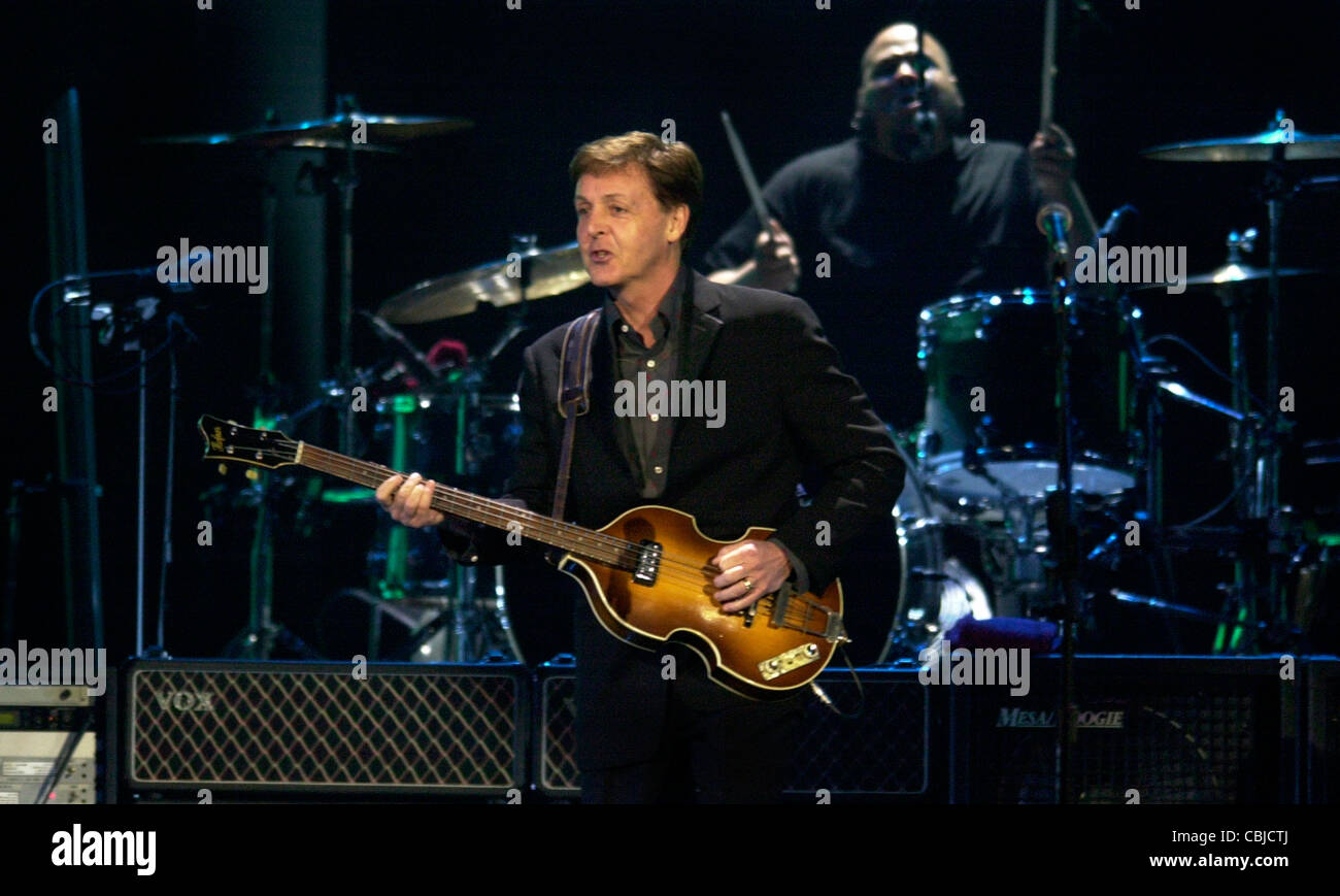 Sir Paul McCartney Beatles rock concert Stock Photo - Alamy