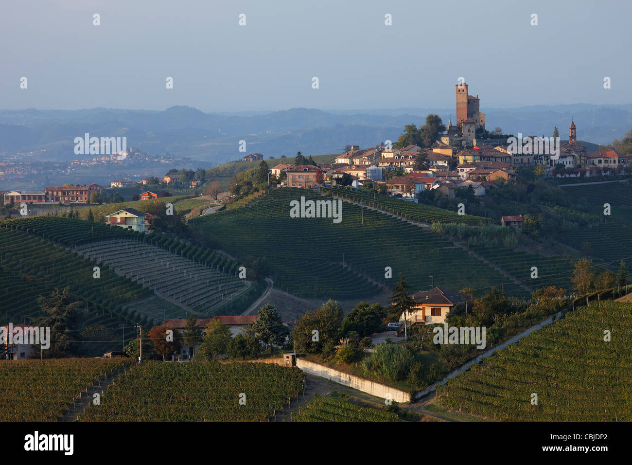 Serralunga d' Alba, Langhe, Piedmont, Italy Stock Photo - Alamy Serralunga d' Alba, Langhe, Piedmont, Italy Stock Photo - Alamy