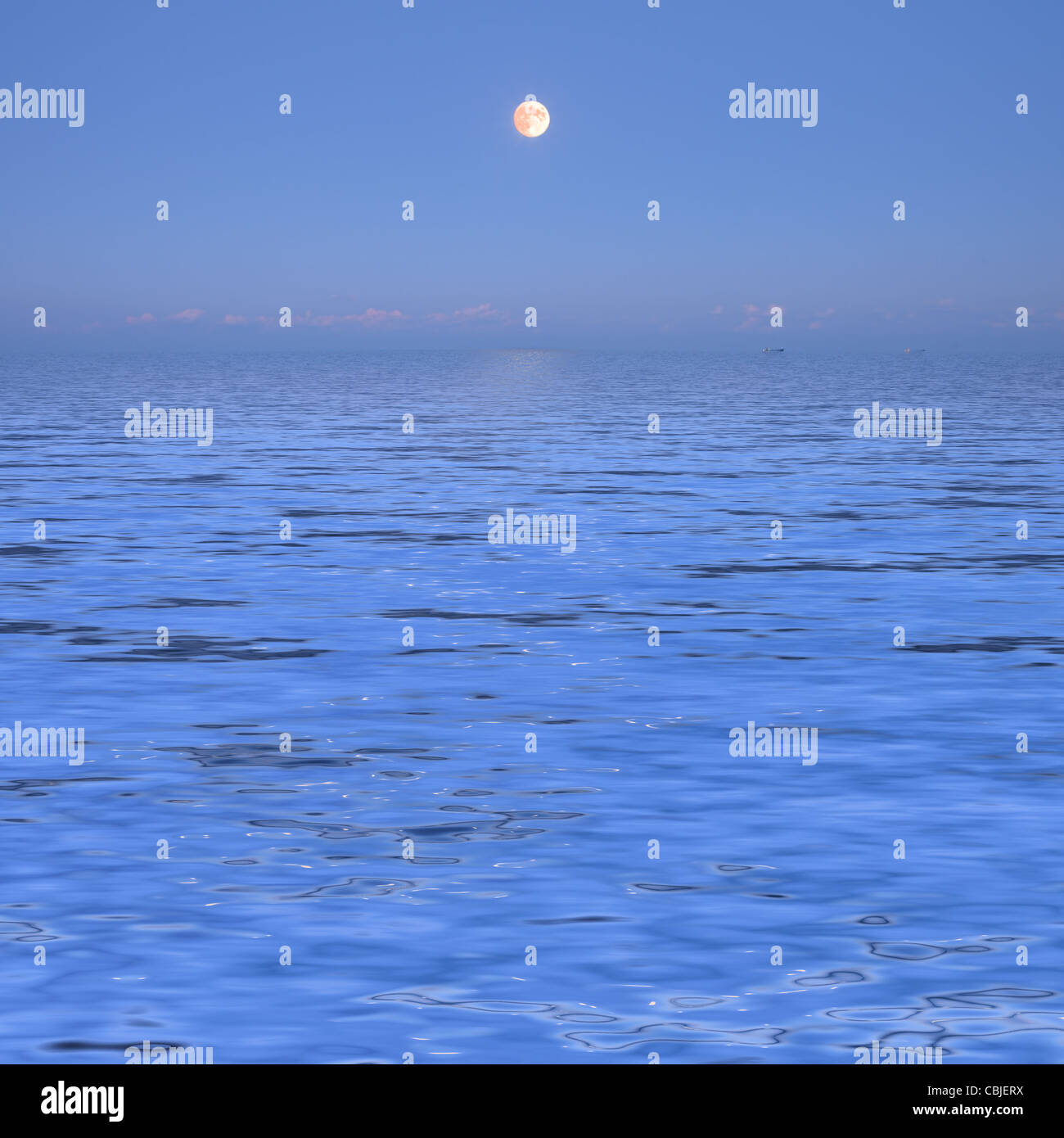 Moonlight seascape hi-res stock photography and images - Alamy