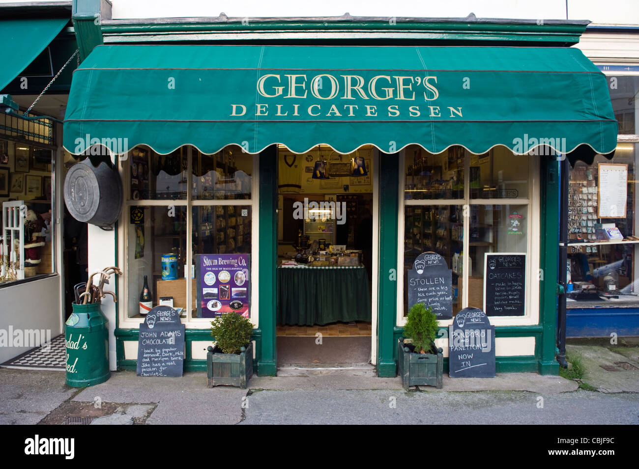Food shop front hi-res stock photography and images - Alamy