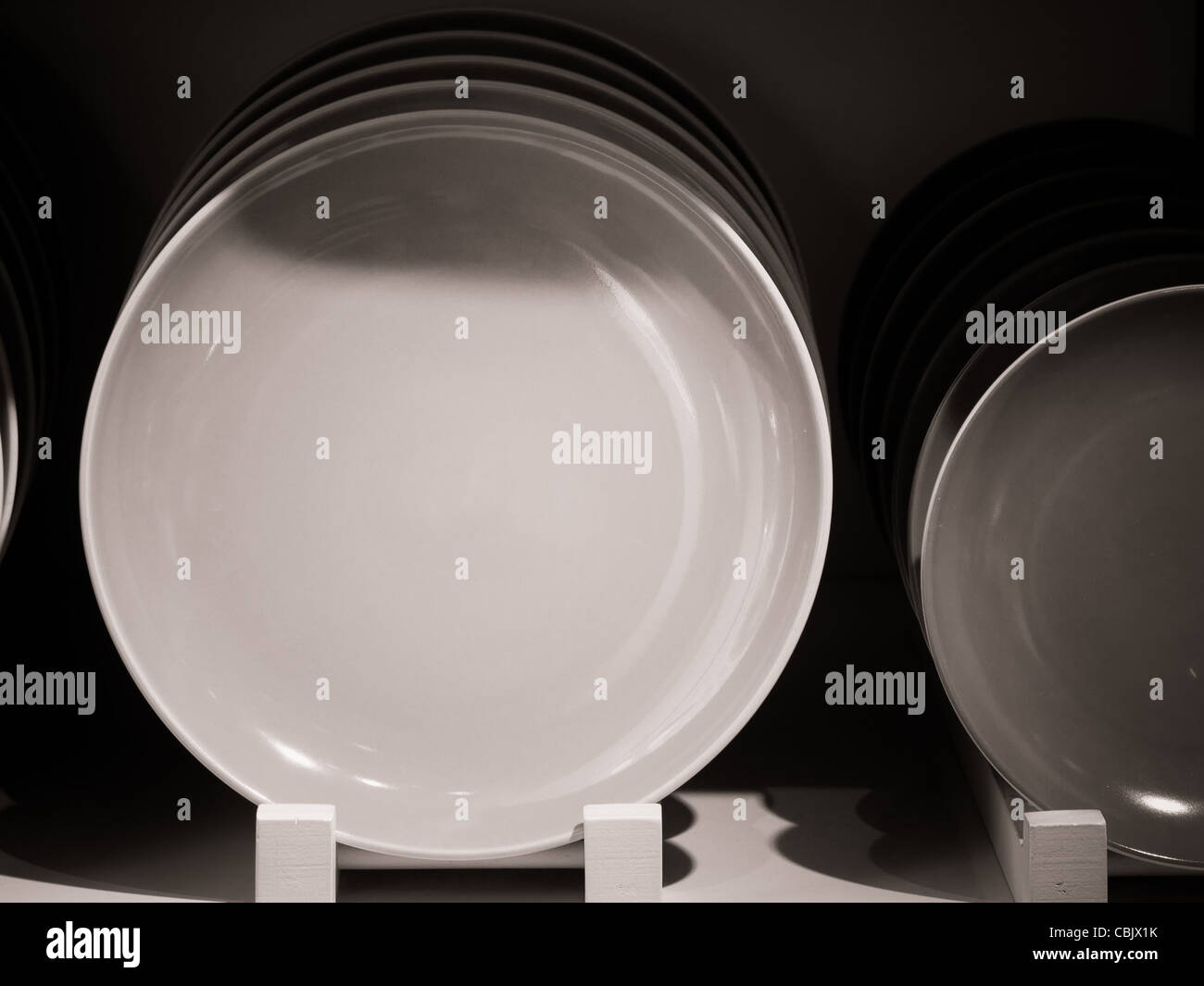 Plates on the display at the store Stock Photo - Alamy