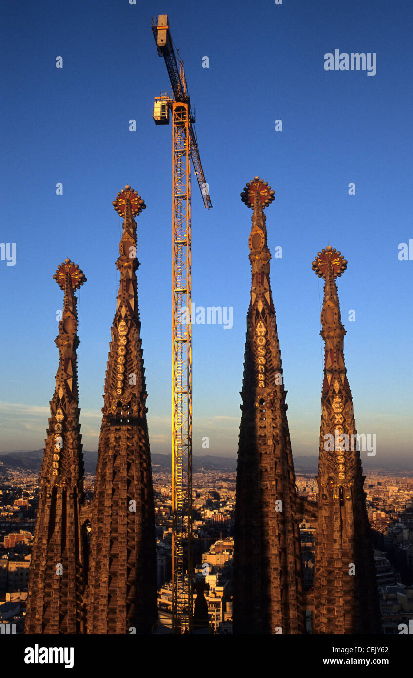 La Sagrada Familia towers under construction, Barcelona, Spain Stock ...