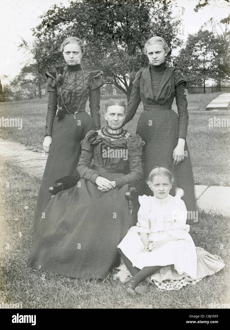 Women in 1900 hi-res stock photography and images - Alamy