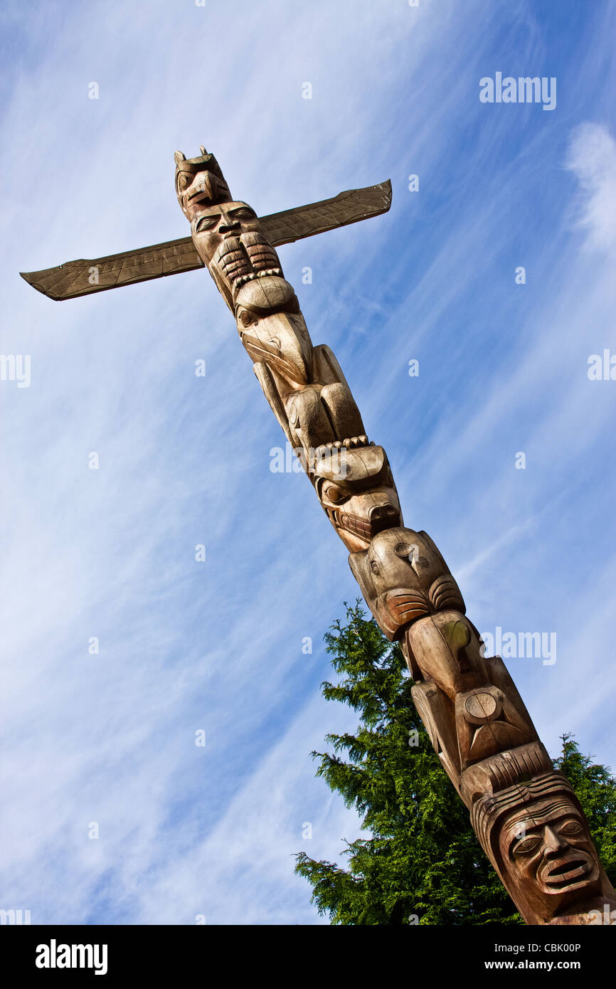 Coast salish totem pole hi-res stock photography and images - Alamy