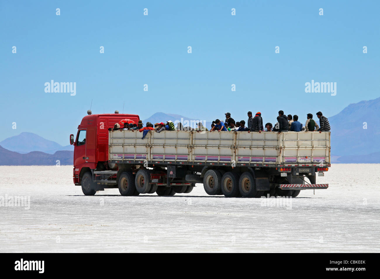 Truck with school children on the salt flat Salar de Uyuni, Altiplano ...