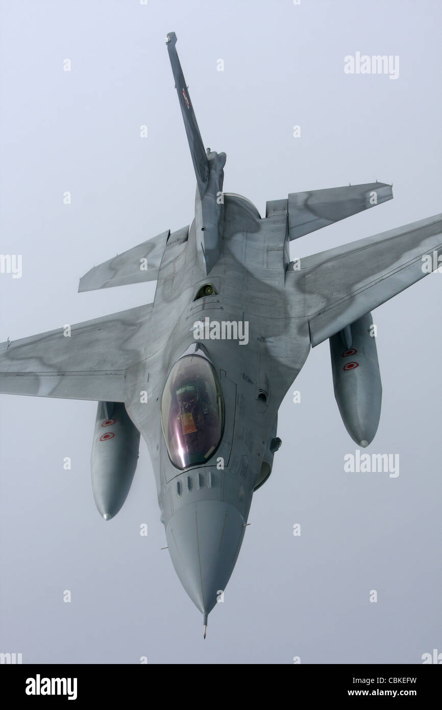 Lockheed martin f 16 hi-res stock photography and images - Alamy