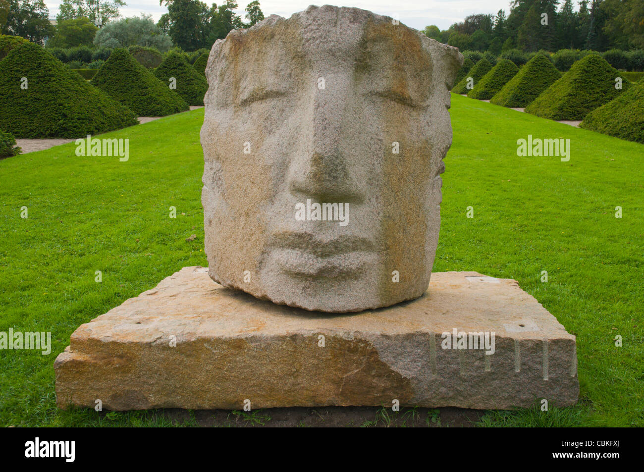 Statue in botanical gardens hi-res stock photography and images - Alamy