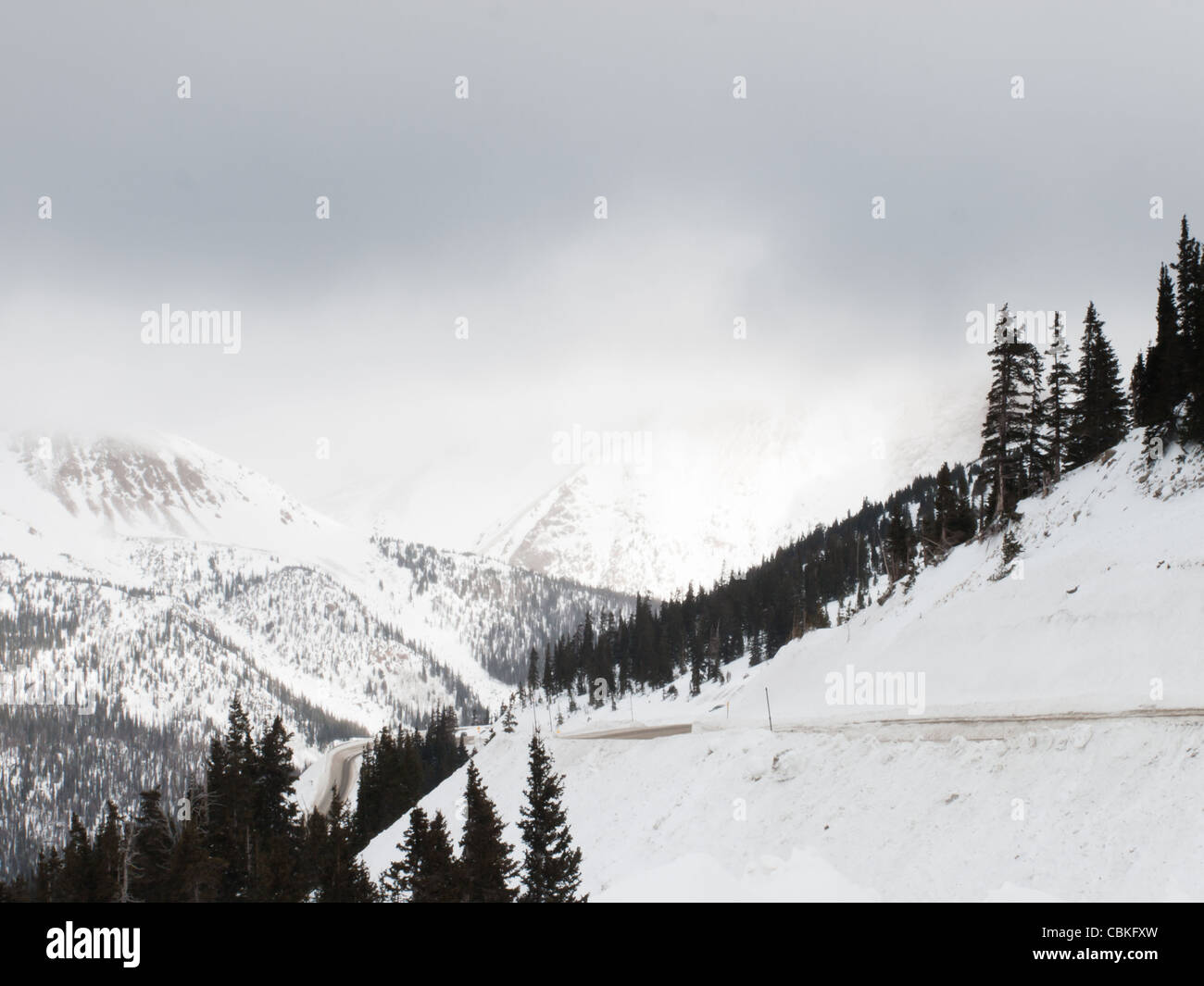 Snowy winter scene high in the mountain. Colorado Rocky Mountains USA ...