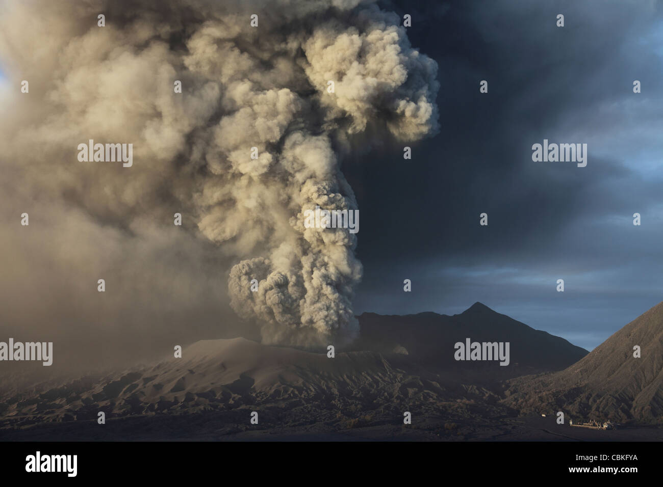 Volcano smoke cloud hi-res stock photography and images - Alamy