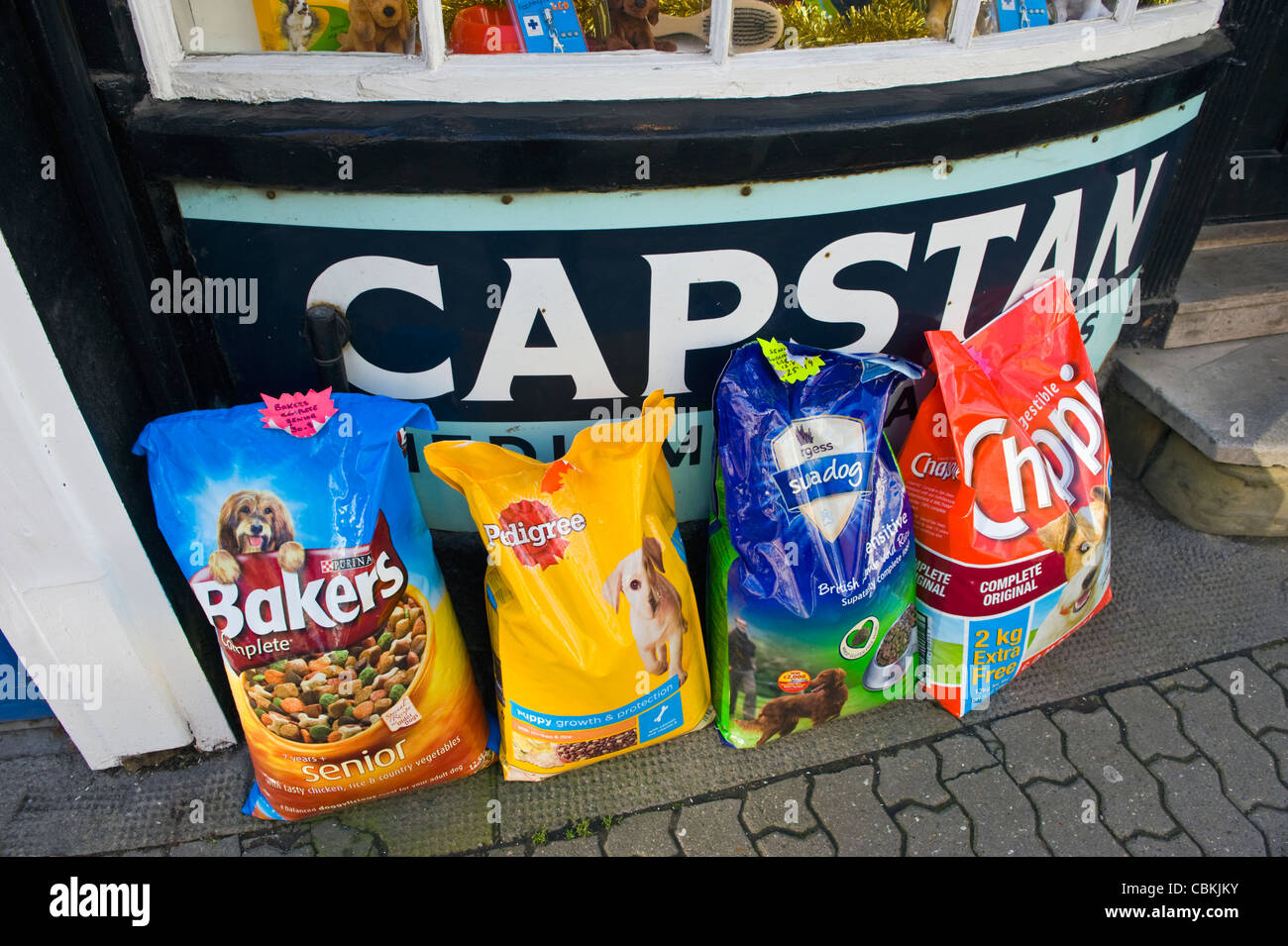 Old pet shop signs in hi-res stock photography and images - Alamy
