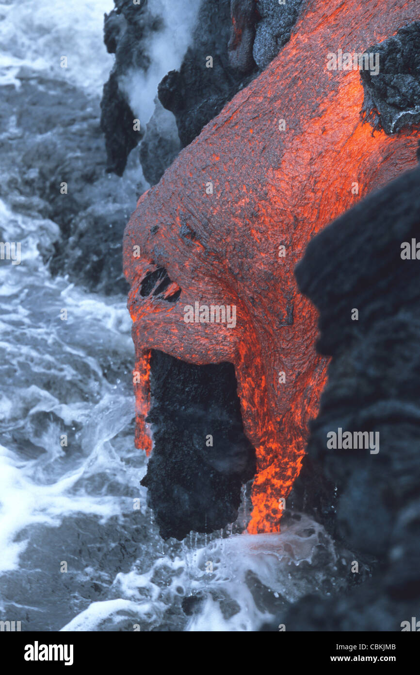 Kilauea volcano lava eruption close up hi-res stock photography and ...
