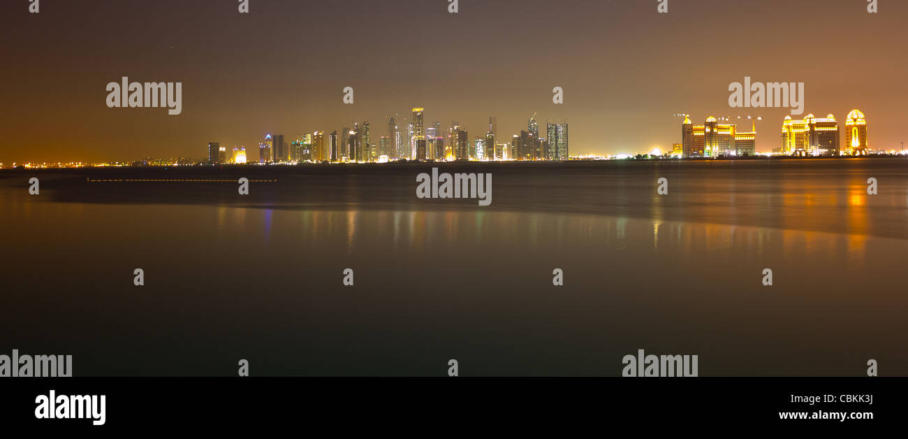Doha , Qatar, Panoramic view of Doha in Qatar at night Stock Photo - Alamy