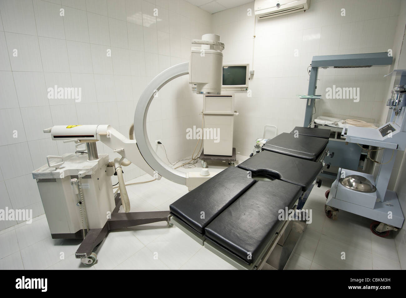 X-ray machine in medical center hospital operating room Stock Photo - Alamy