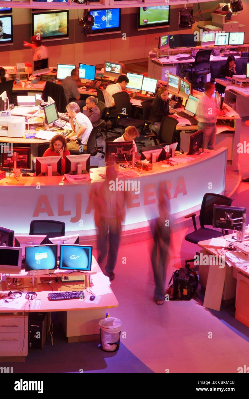 The scene at the newsroom of Al Jazeera International Stock Photo - Alamy