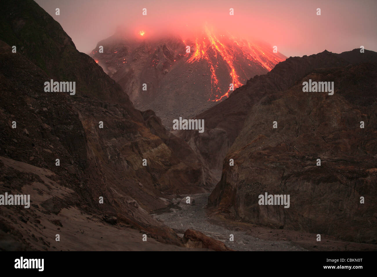 Soufriere hills volcano 2006 hi-res stock photography and images - Alamy