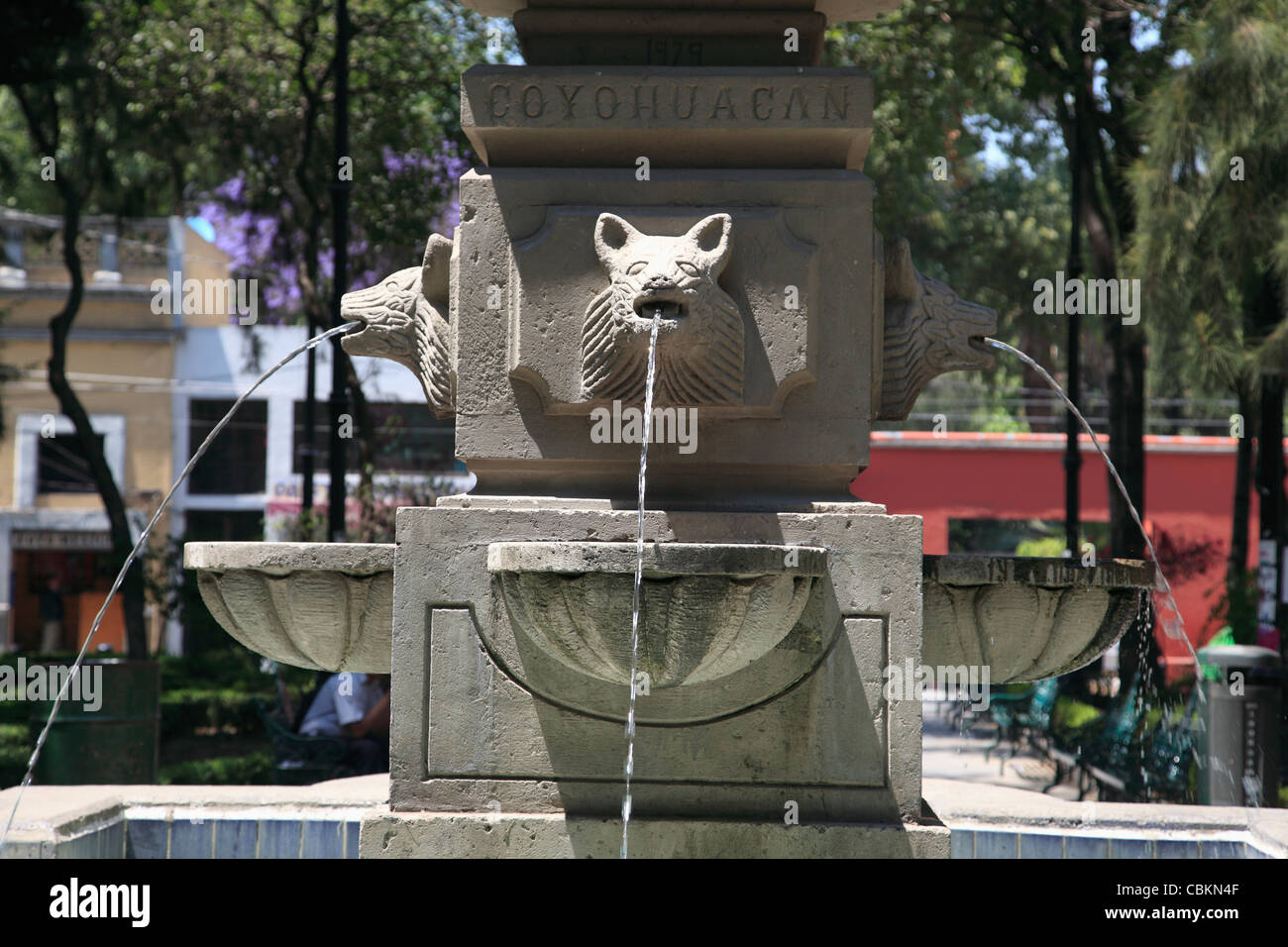 Donnagott Coyote Statue