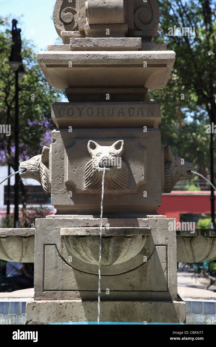 Donnagott Coyote Statue