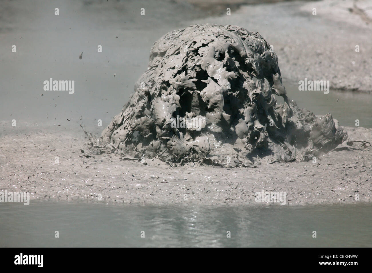 November 2007 - Bursting mud bubble, boiling mud pools, Wai-O-Tapu ...