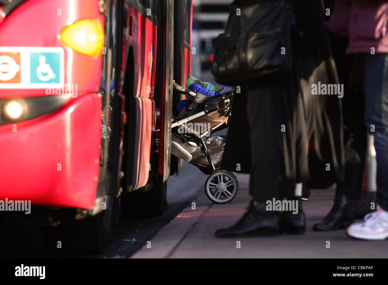 Passengers getting off a bus hi-res stock photography and images - Alamy