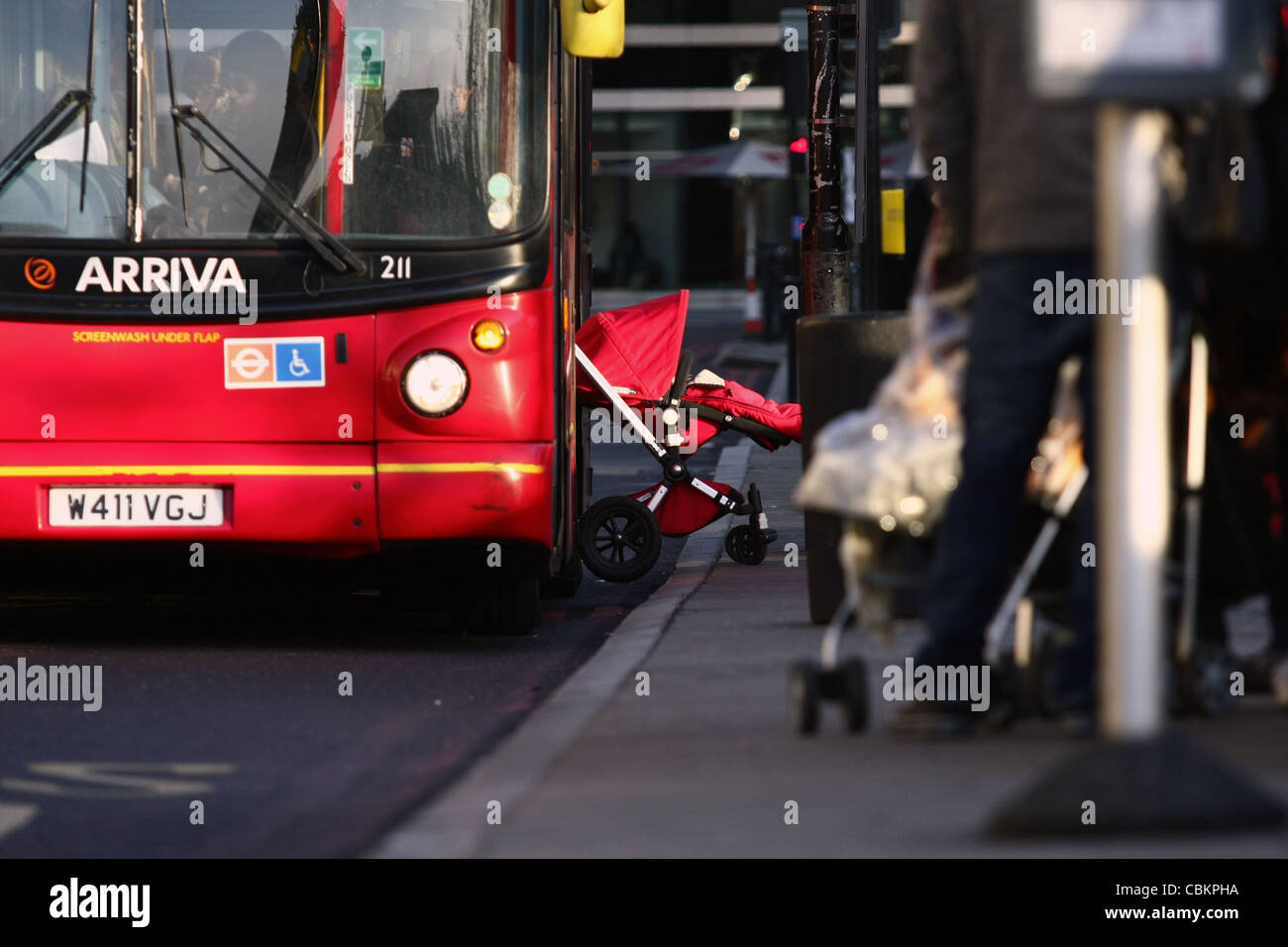 Passengers getting off a bus hi-res stock photography and images - Alamy